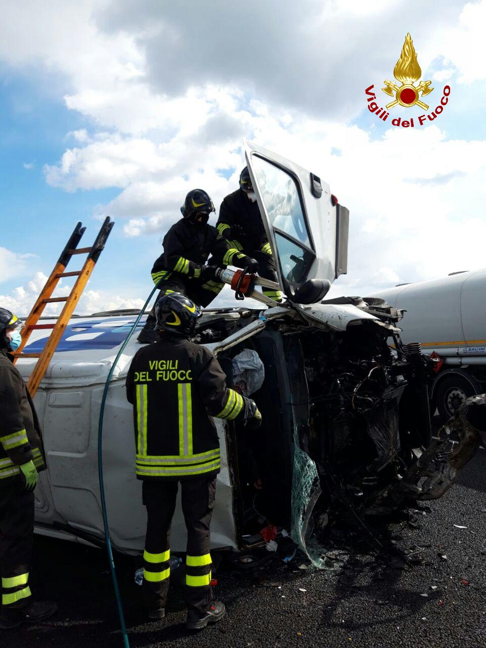 Incidente tra due furgoni - CONVERSUM Incidente tra due furgoni - CONVERSUM